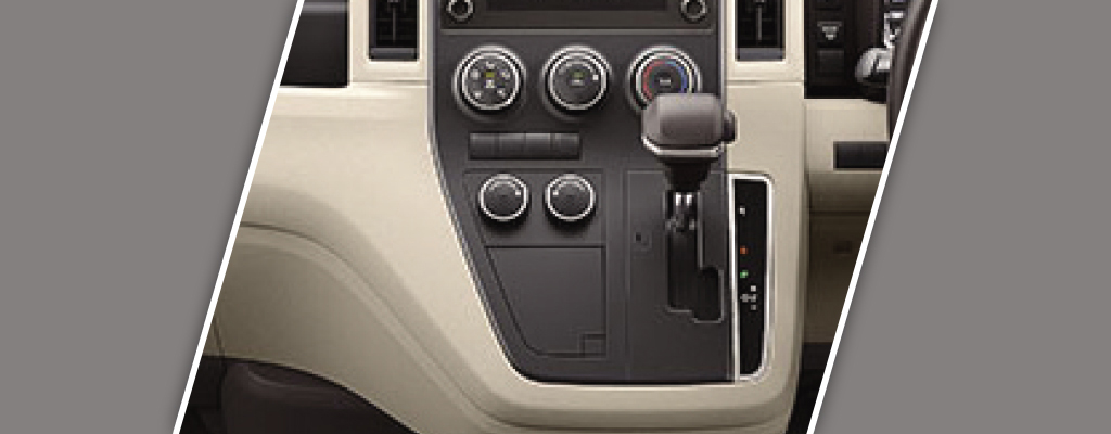 Hiace Deluxe - Toyota Airport Motors